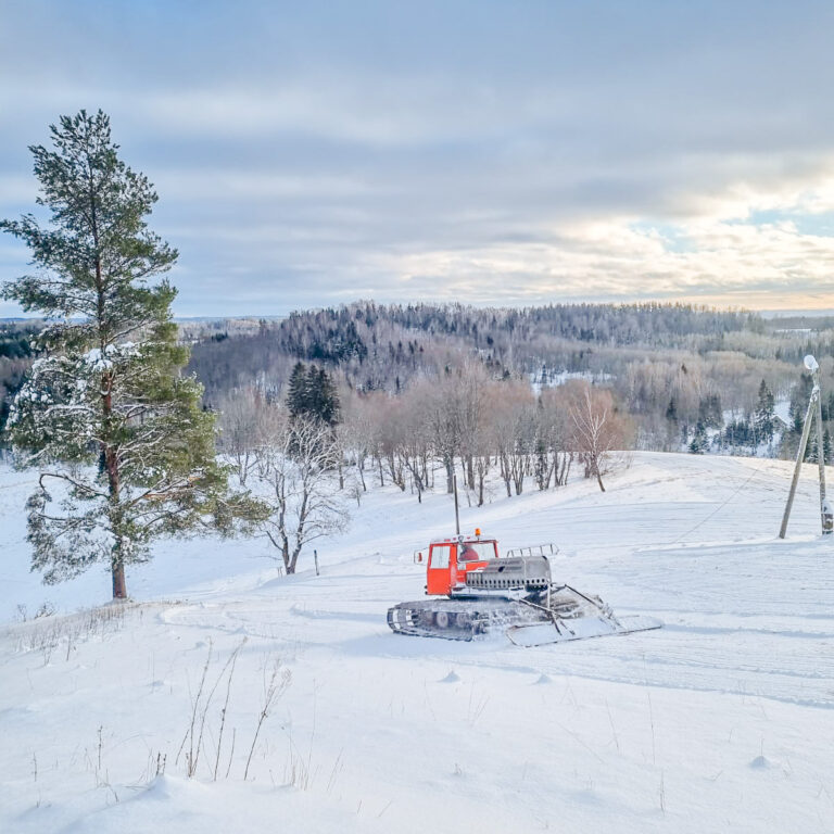 Kalnu slēpošana un snovošana - Ķauķu kalns -Alūksnes novadā- VisitAluksne